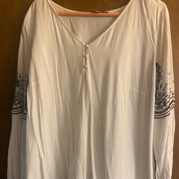 LOFT | Tops | White Loft Plus Blouse With Navy Embroidery | Poshmark